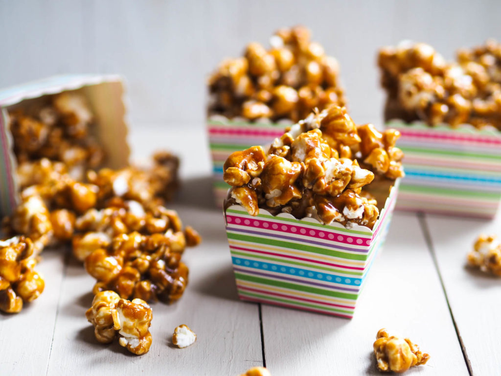 Sjekk ut hele oppskriften på min favorittoppskrift på karamellpopcorn ...