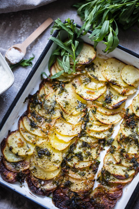 Crispy poteter med estragon og hvitløk